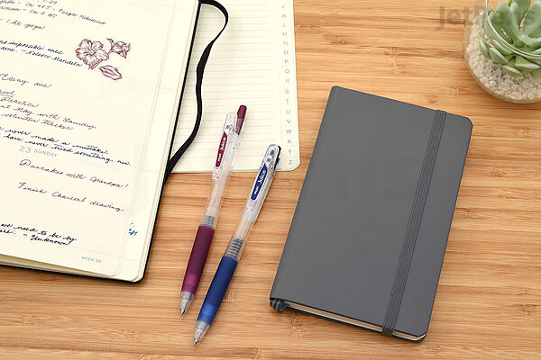 Leuchtturm1917 Weekly Planner 2020 Pocket A6 Navy JetPens leuchtturm1917-weekly-planner-2020-pocket-a6-navy-jetpens